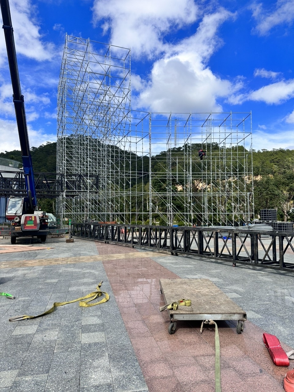 Thuê giàn giáo giá rẻ - Dịch vụ chuyên nghiệp - 0971.805.757